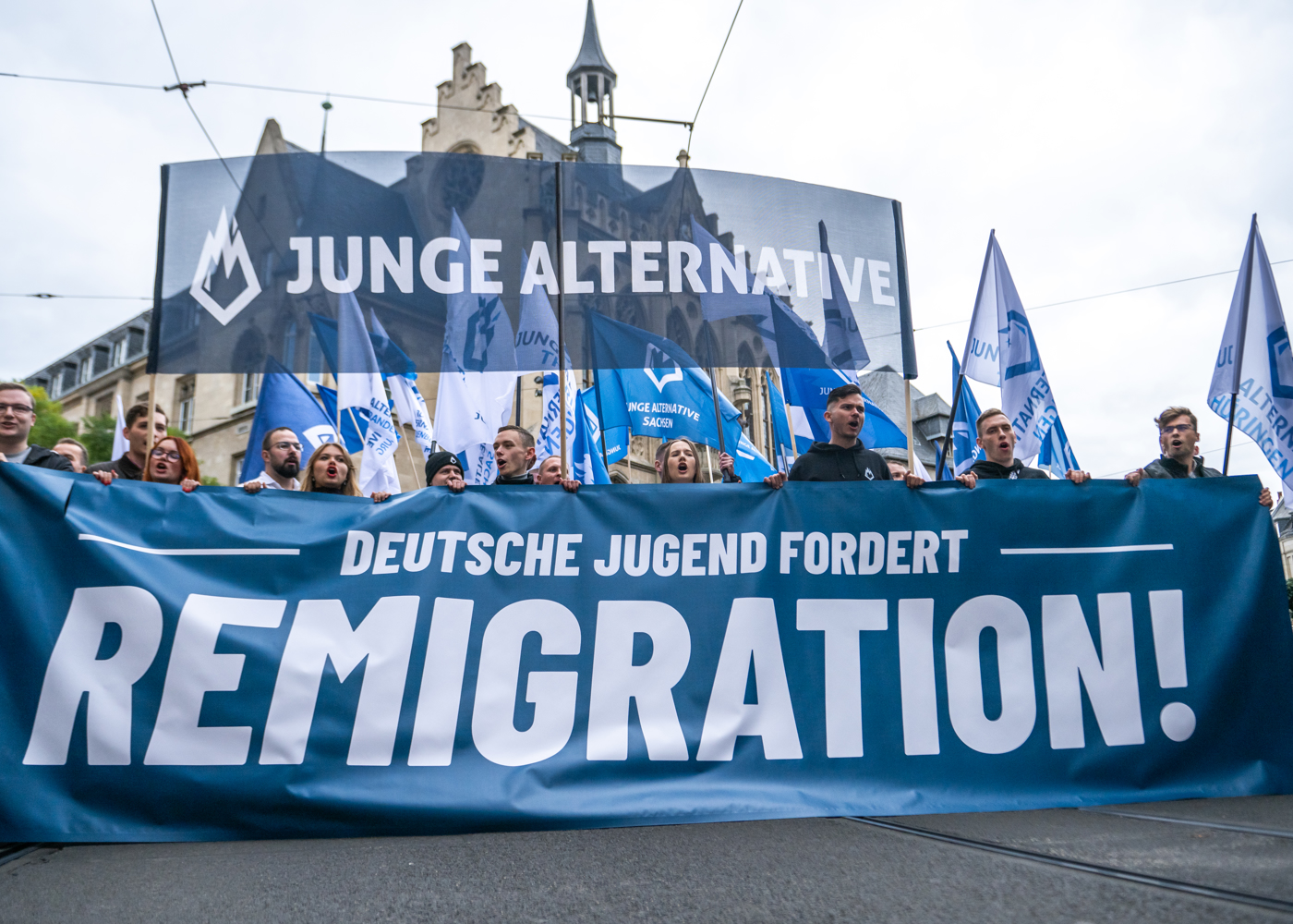 Gericht: Verfassungsschutz darf AfD-Jugend als gesichert ...