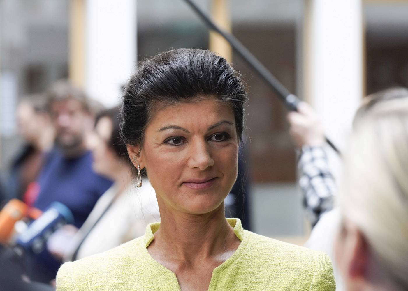 Erste Umfrage {{ Wagenknecht Partei }}aus Dem Stand Bei 12 Prozent