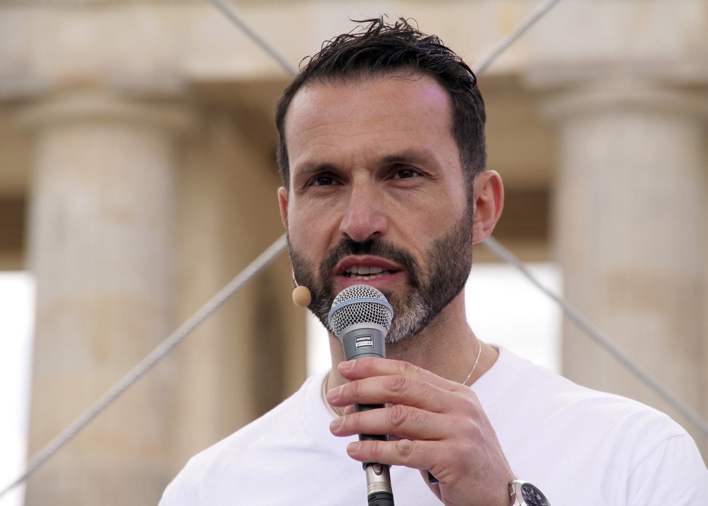 Angriff auf die Pressefreiheit: Queer-Beauftragter zeigt kritische ... Angriff auf die Pressefreiheit: Queer-Beauftragter zeigt kritische ...